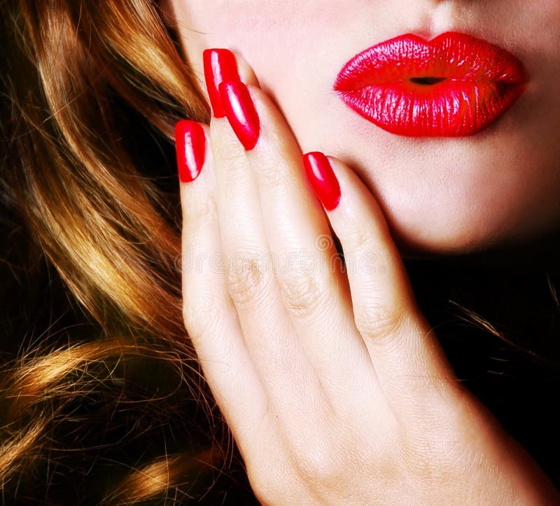 Joli visage image stock. Image du femelle, beau, mode - 7677785