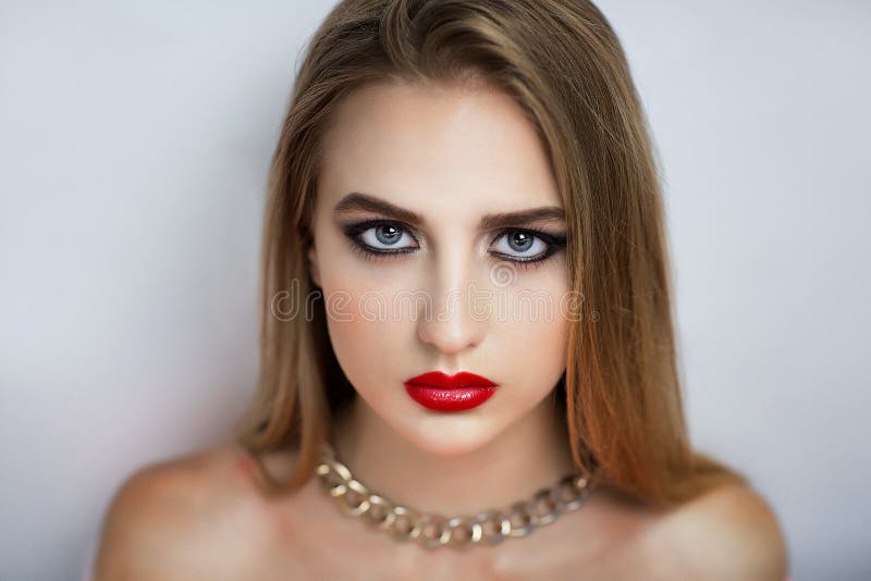 Joli visage de femme photo stock. Image du commis, affaires - 101715550