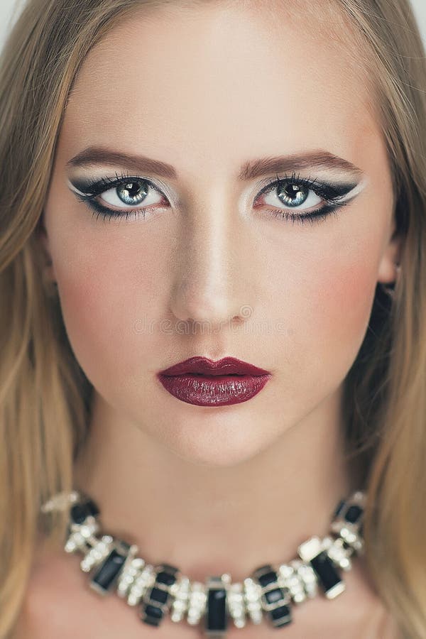 Joli visage de femme photo stock. Image du commis, affaires - 101715550