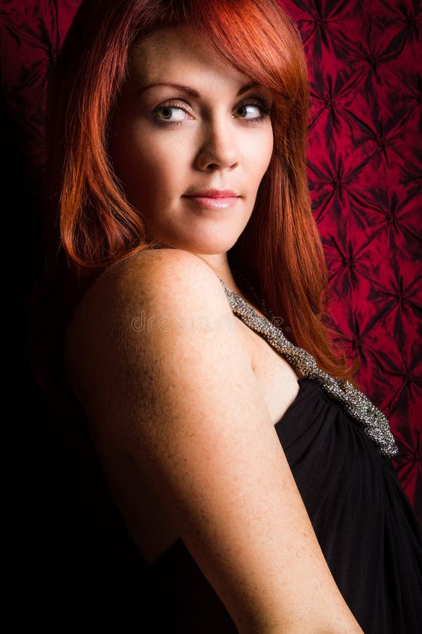 Femme rousse photo stock. Image du jeune, mode, freckles - 5198822