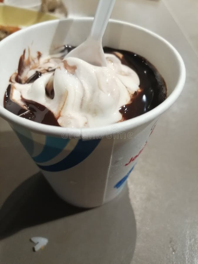 JOLLIBEE CHOCO SUNDAE ðŸ ¦ðŸ ¨ Stock Image - Image of jollibe, creammy ...
