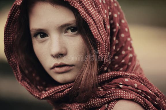 Jong Rustig Vrouwen in Openlucht Portret Stock Foto - Image of prachtig ...