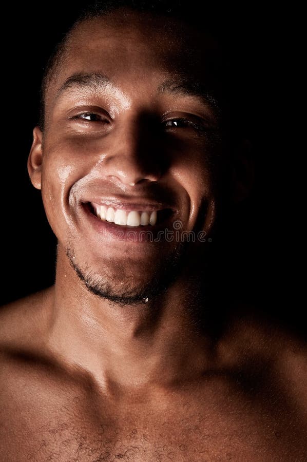 Jong zwetend mannetje stock foto. Image of portret, jong - 14420320