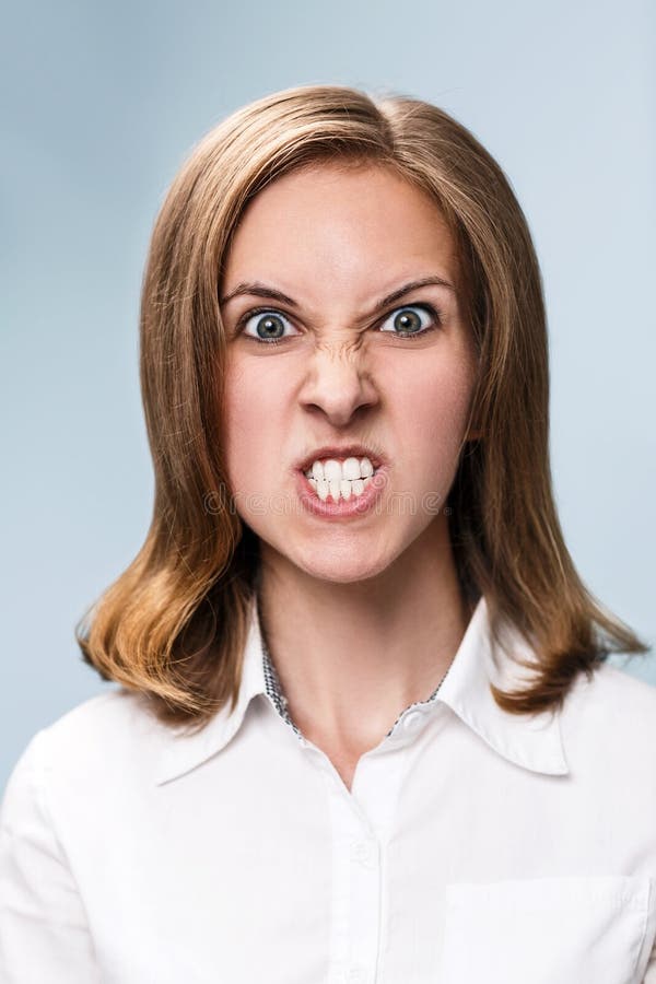 Boze Vrouw Met Rode Ogen En Duivelshoornen Stock Afbeelding - Image of ...