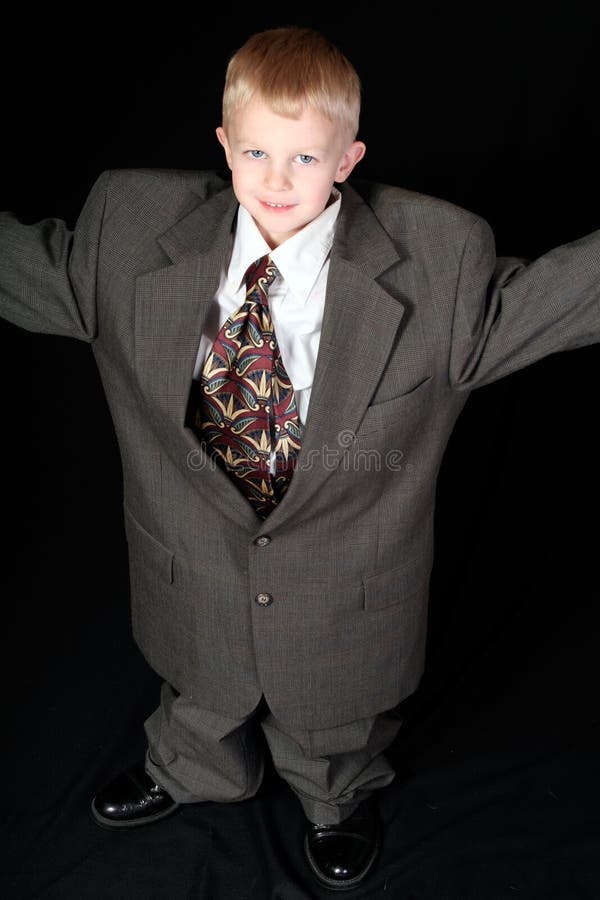 Jongen in Het Pak Van De Papa Stock Foto - Image of kereltje, krimp ...