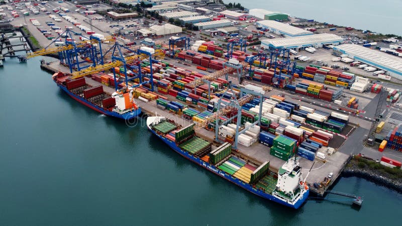 JORK RULER and BG RUBY Unloading Containers by Crane Working Container ...