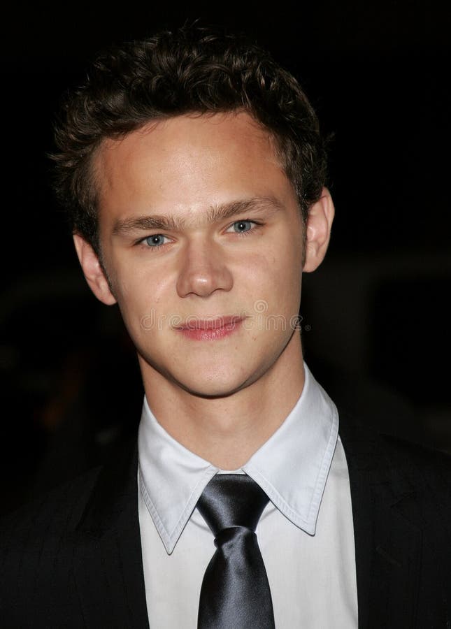 Joseph Cross fotografia editorial. Imagem de vestido - 79079432