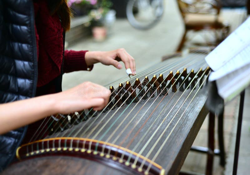 Traditionnel Un Instrument De Musique Chinois Photo stock - Image du ...