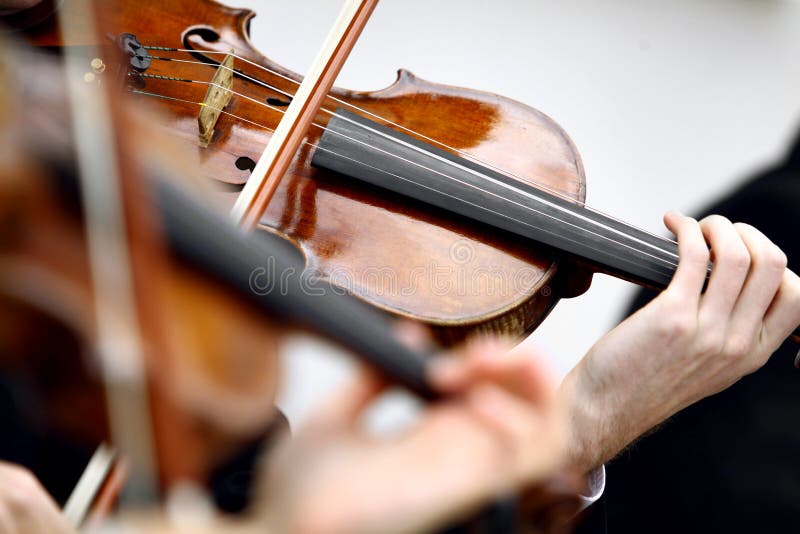 Personne jouant le violon image stock. Image du musicien - 4612309