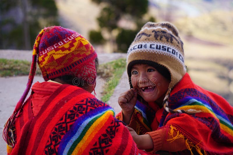 Traditionnel Péruvien D Enfants Photos Stock - Téléchargez 353 Photos ...