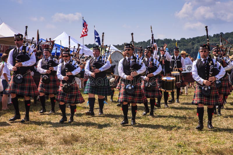 Cornemuses et batteurs photo stock éditorial. Image du virginie - 33343863