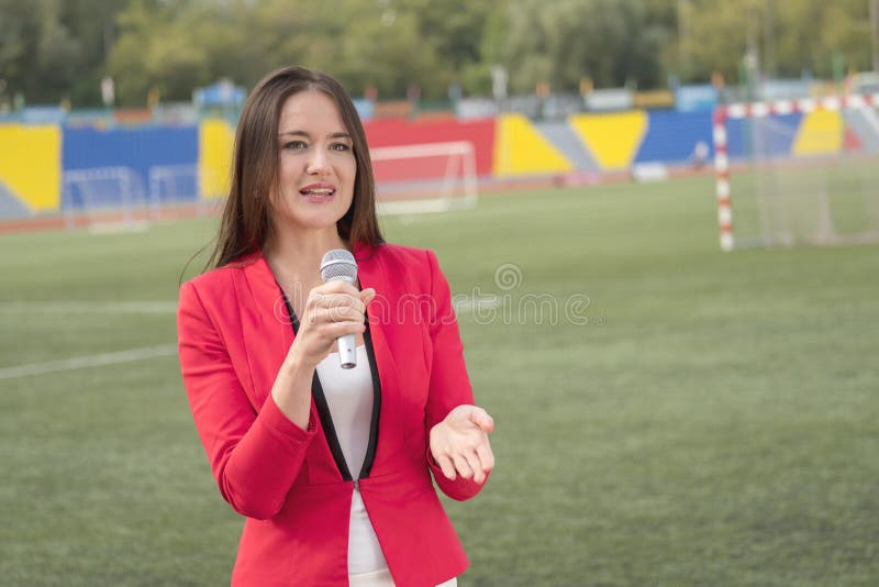 Pretty Journalist Interviewing Bearded Entrepreneur Stock Photo - Image ...