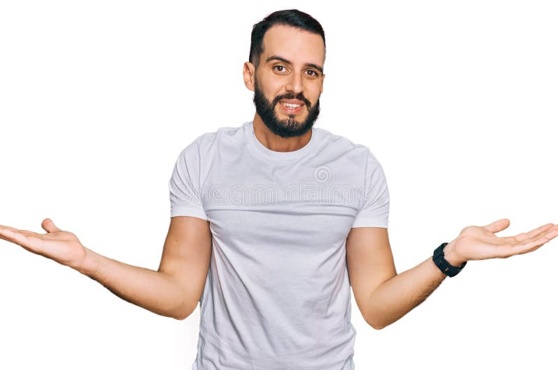 Joven Con Barba Y Camiseta Blanca Casual Sonriendo Mostrando Las Dos