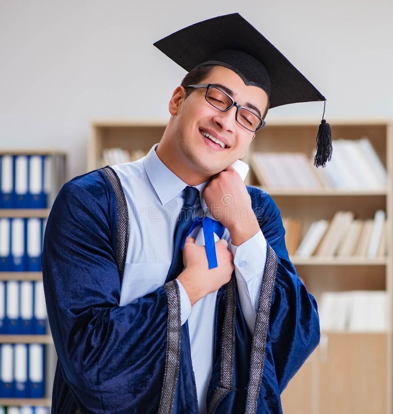 Joven Graduado De La Universidad Foto de archivo - Imagen de ...