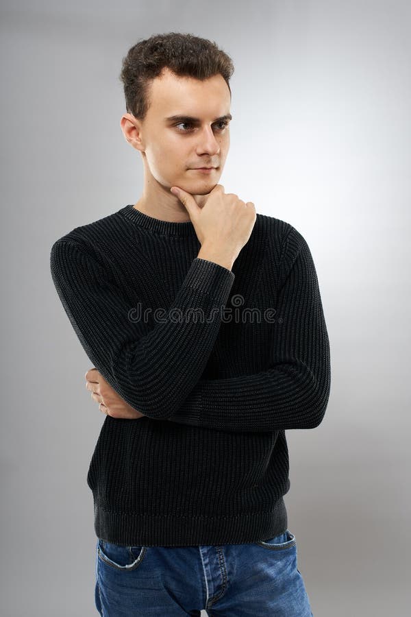 Joven pensando foto de archivo. Imagen de elegante, persona - 136169280