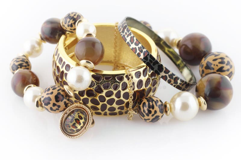 Joya en el estilo animal foto de archivo. Imagen de anillo - 42739022