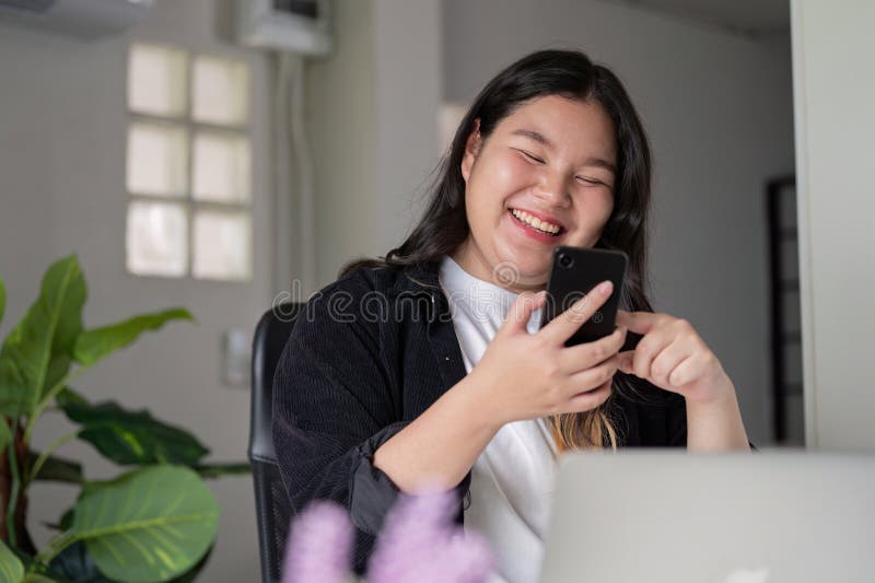 Joyful Overweight Worker Using Smartphone for Fast Workplace ...