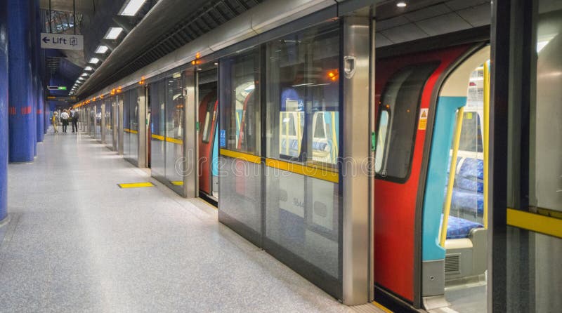 Jubilee Line of London Underground - LONDON, ENGLAND - SEPTEMBER 14 ...