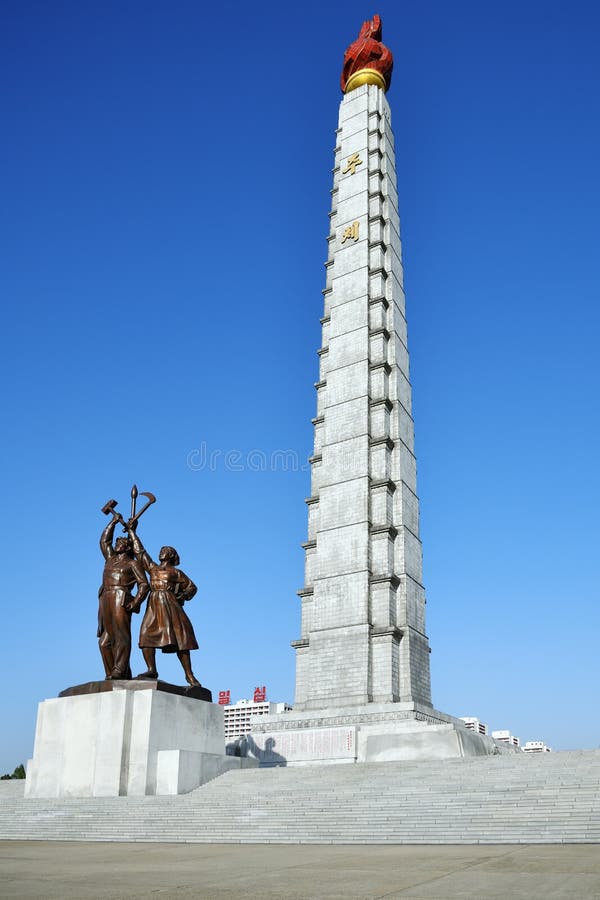 Juche Tower and Statue, Pyongyang, North Korea Editorial Stock Photo ...
