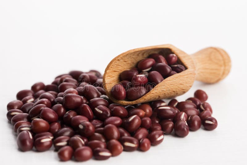 Los Granos Rojos Adzuki Aislados En Blanco Imagen de archivo - Imagen ...