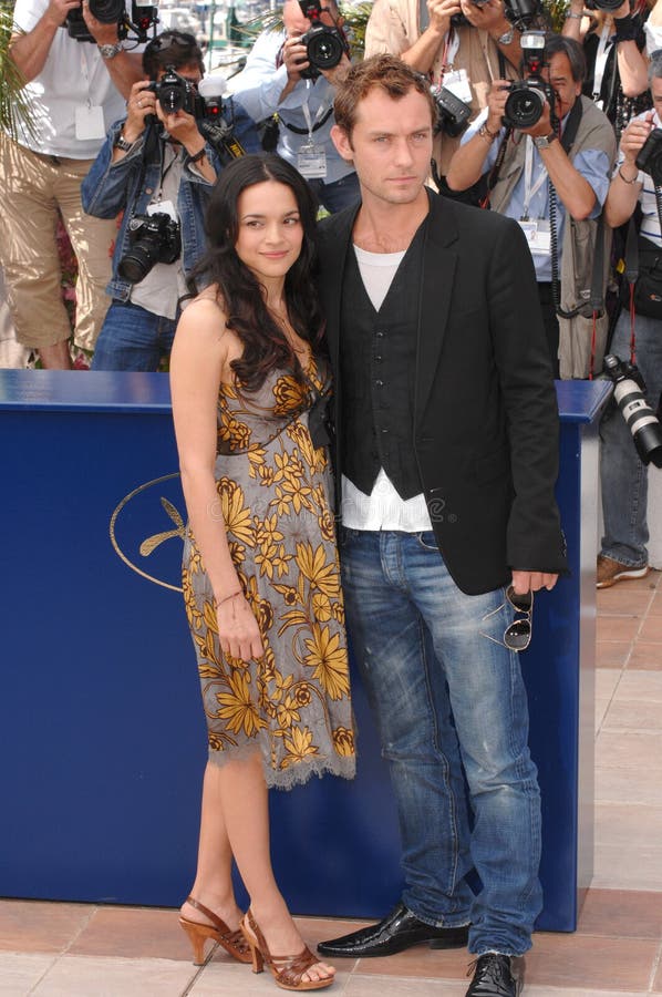 Jude Law, Norah Jones foto editorial. Imagen de nuevo - 24726966