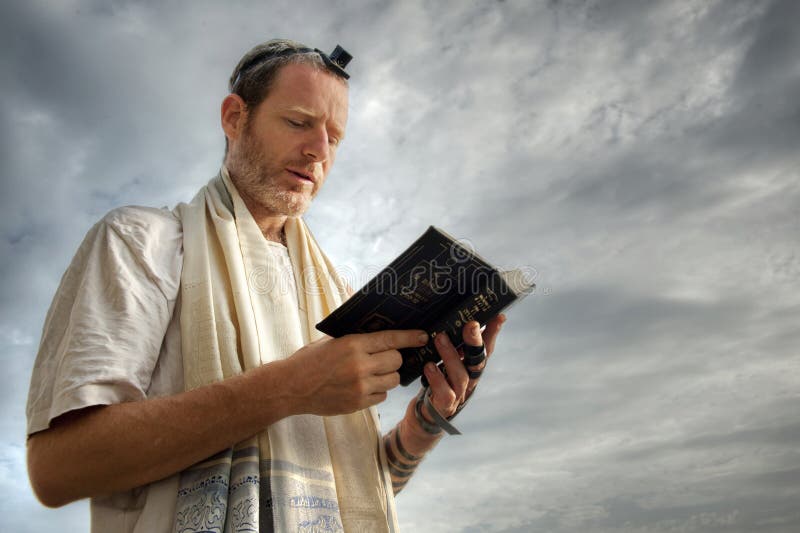 Judisk bön fotografering för bildbyråer. Bild av färg - 44572285