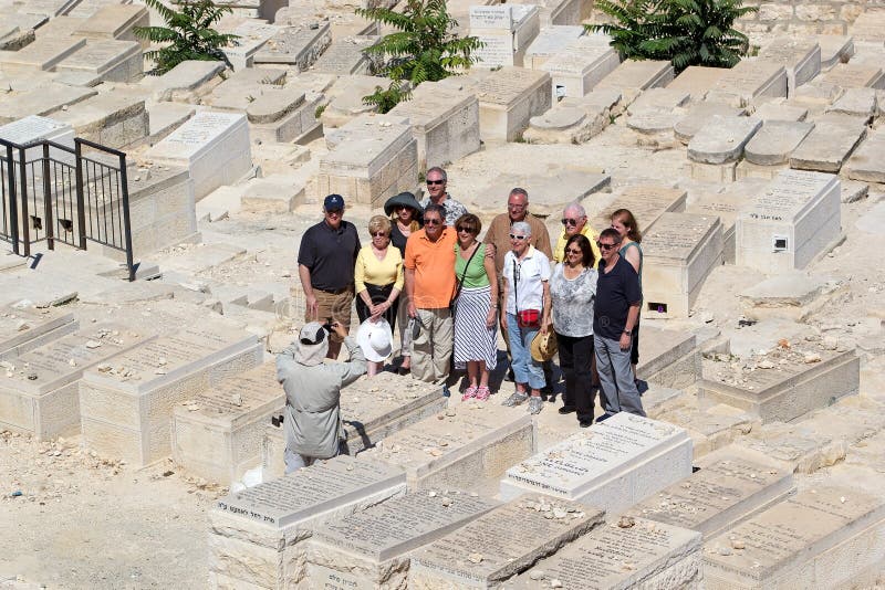 Judiska Turister I Belmonte, Portugal Staden Har En Stark Judisk Legat ...