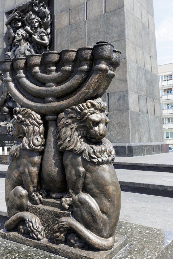 Menoran är Ett Symbol Av Judendom Monument Till Offren Av Förintelsen I ...