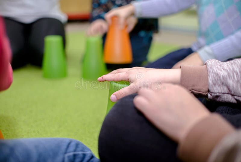 Juegos Educativos Simples Para Niños Imagen de archivo - Imagen de ...