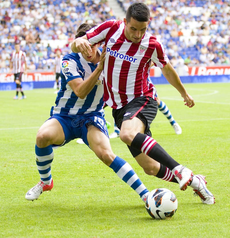 Jugar al balompié foto editorial. Imagen de liga, ejercicio - 26806231