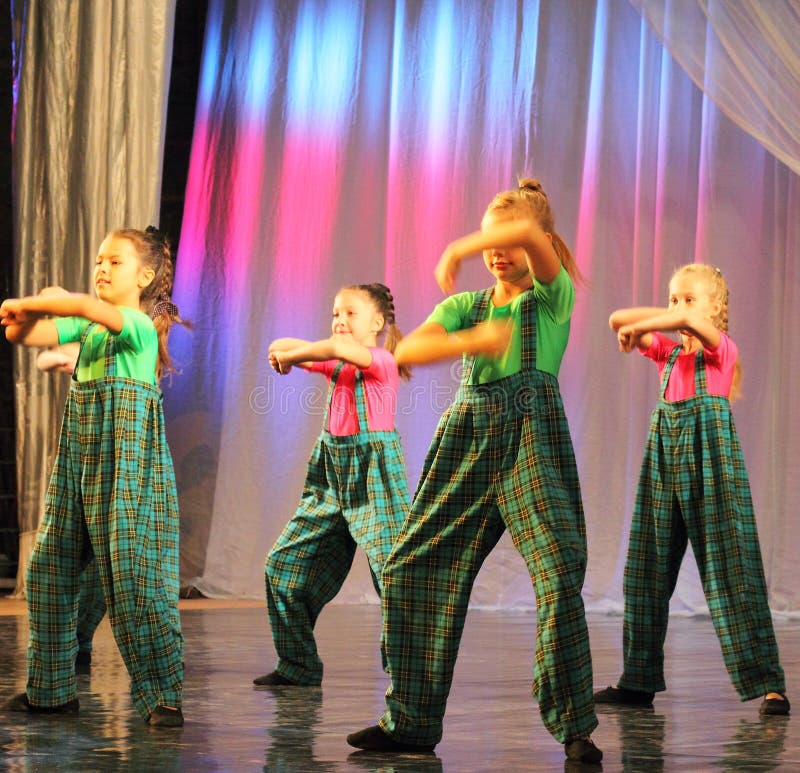 Jugend-flashmob Auf Stadium Redaktionelles Stockfotografie - Bild von ...