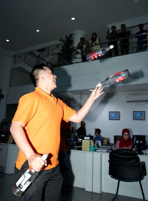 Juggling editorial photography. Image of juggling, recreation - 68419752