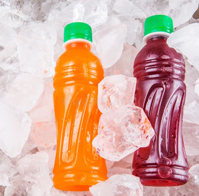 Jugo En Botella De La Uva Y Del Mango Imagen de archivo - Imagen de ...