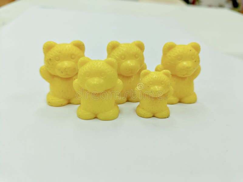 Juguetes De Oso Amarillo Para Aprender Matemáticas Foto de archivo ...