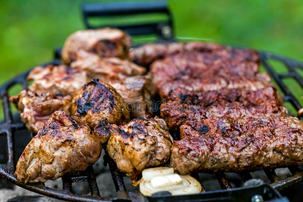 Juicy Sirloin Beef on the Grid Stock Photo - Image of flame, cook: 27968952