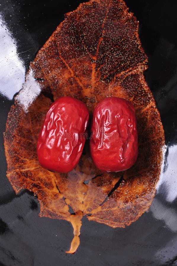 Jujube Rouge Dans Un Beau Plat Image stock - Image du immunité, mycète ...