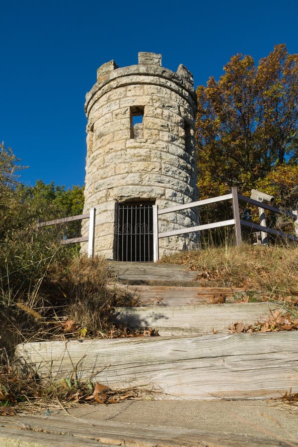 Julien Dubuque Monument foto de archivo. Imagen de sepulcro - 136468352