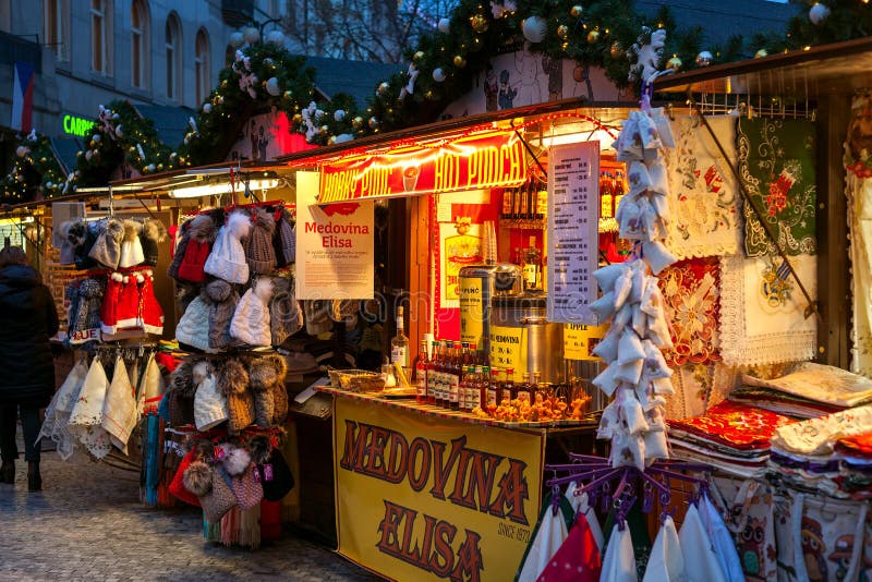 Kiosk Med Mat Och Souvenir I Gammal Stad Av Prague Redaktionell ...