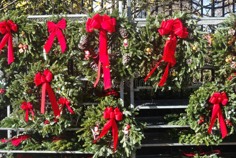 Julkransar arkivfoto. Bild av garneringar, försäljning - 47961432