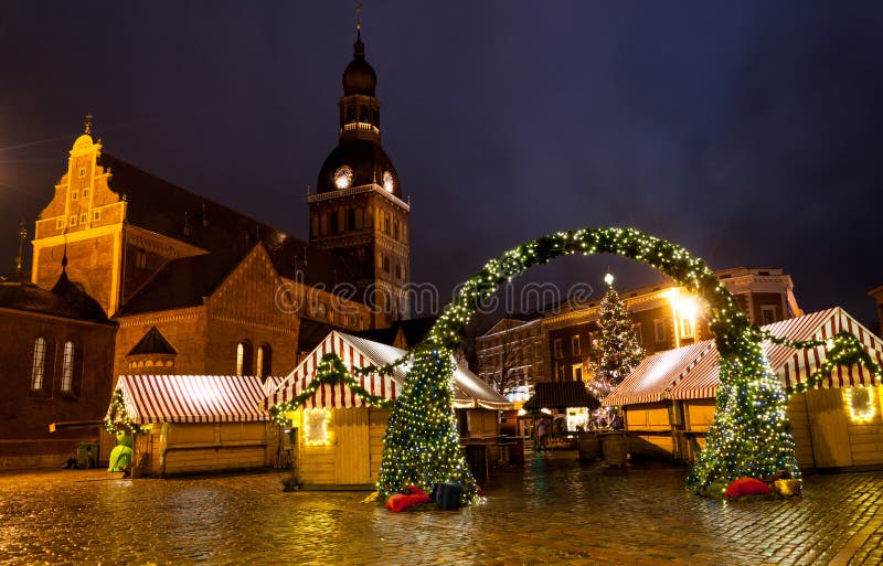 Julmarknad På Domtorget I Riga Arkivfoto - Bild av arkitektur ...