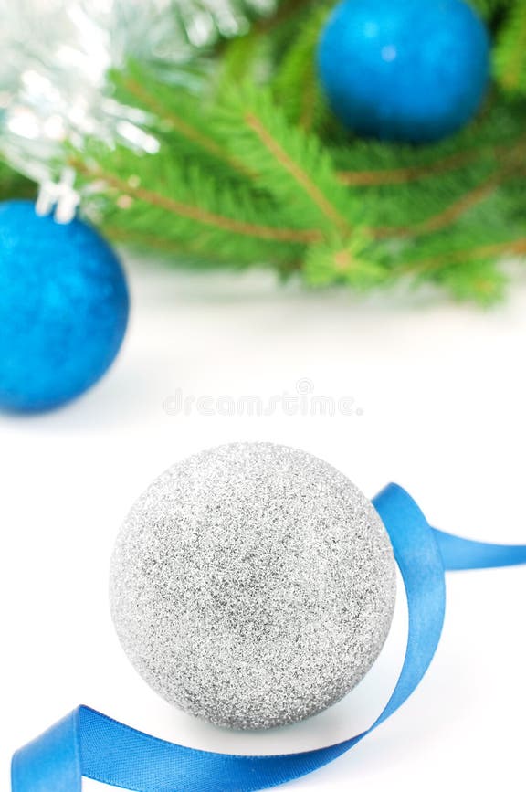 Julpynt arkivfoto. Bild av gran, vertikalt, prydnad, vibrerande - 33812792