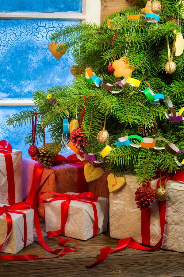 Julstuga i de höga bergen arkivfoto. Bild av vitt, högväxt - 34964758