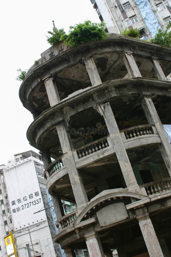 The Desolate Building, Lui Seng Chun at Lai Chi Kok Road 8 July 2004 ...