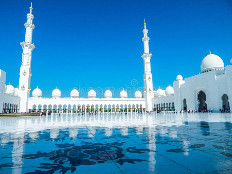 Jumeirah-Moschee stockfoto. Bild von touristen, reise - 113151198