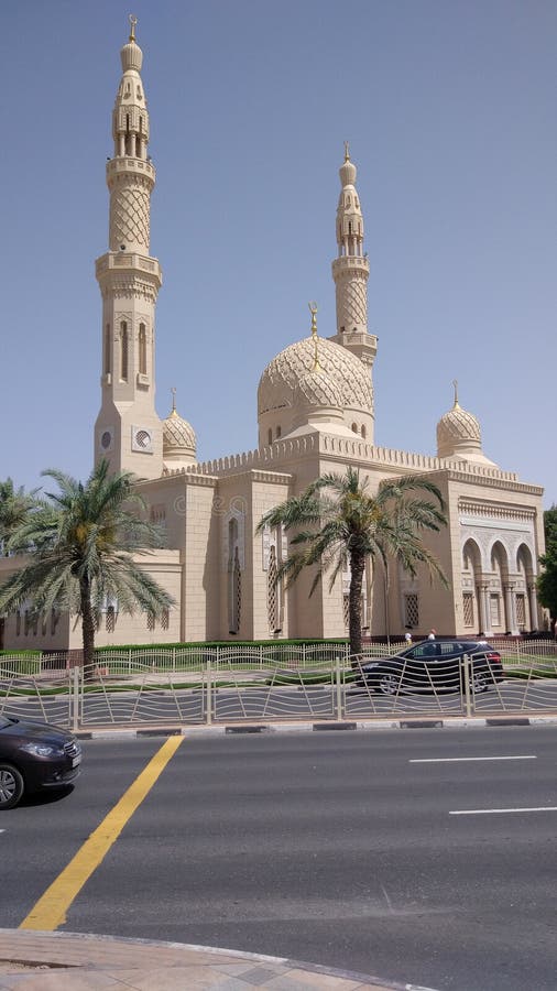 Jumeirah Mosque editorial photography. Image of building - 98209272