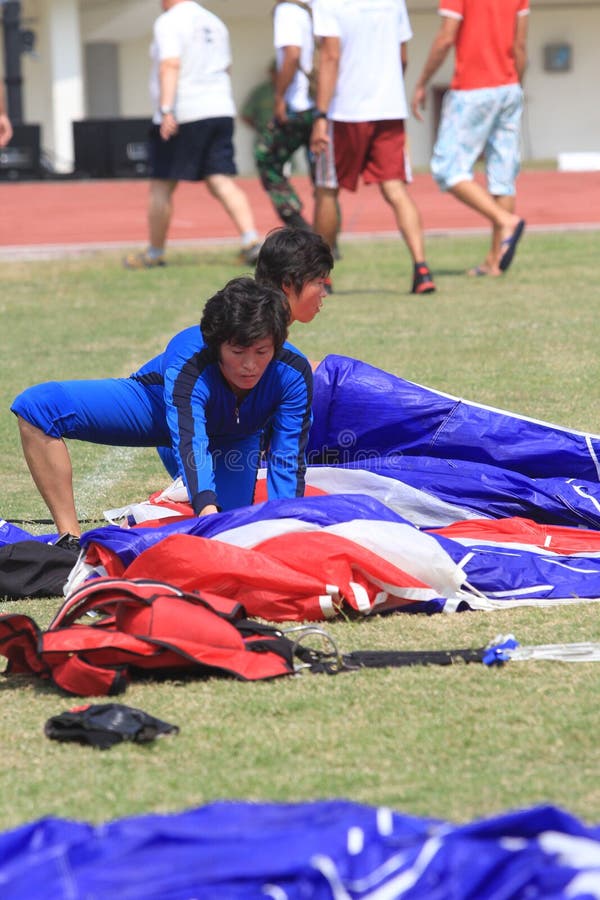 Jumpers folded parachute editorial photography. Image of stadium - 44765252
