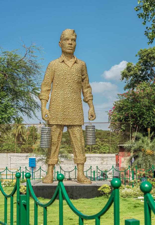 Dabbawala Statue in Haji Ali Mumbai Editorial Photo - Image of india ...