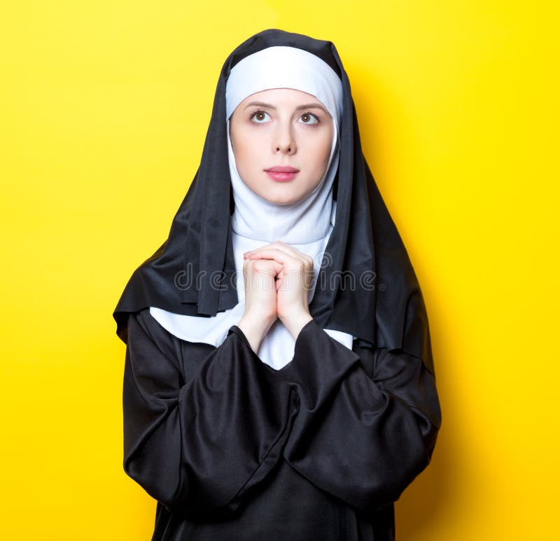 Junge ernste Nonne stockbild. Bild von klerus, nonne - 95362231