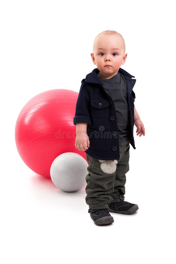 Kleiner Junge mit Ball stockfoto. Bild von hintergrund - 30410108