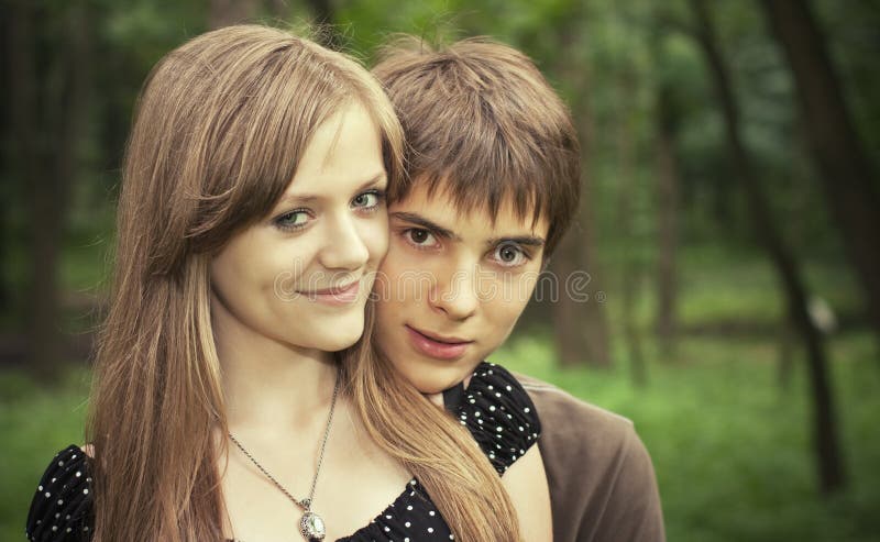 Junge mit Freundin stockfoto. Bild von recht, glück, glücklich - 10944216